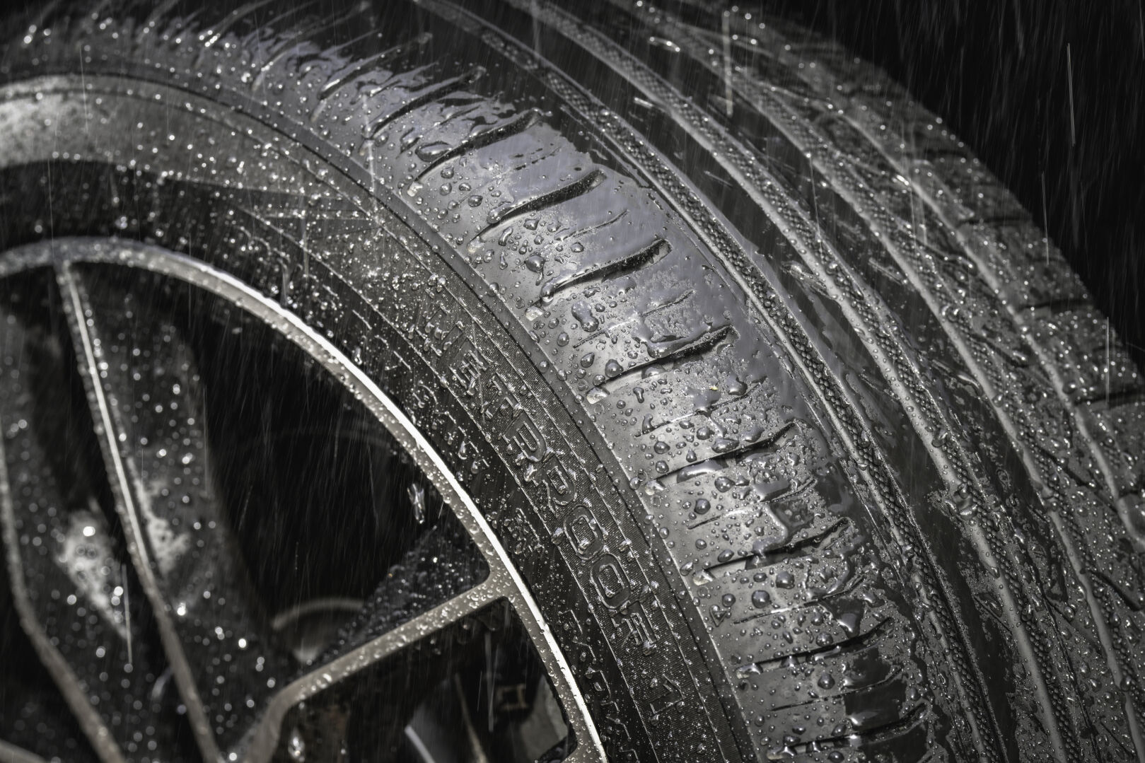 Nokian Tyres Wetproof 1 – Serenità nei giorni di pioggia / Nokian Tyres