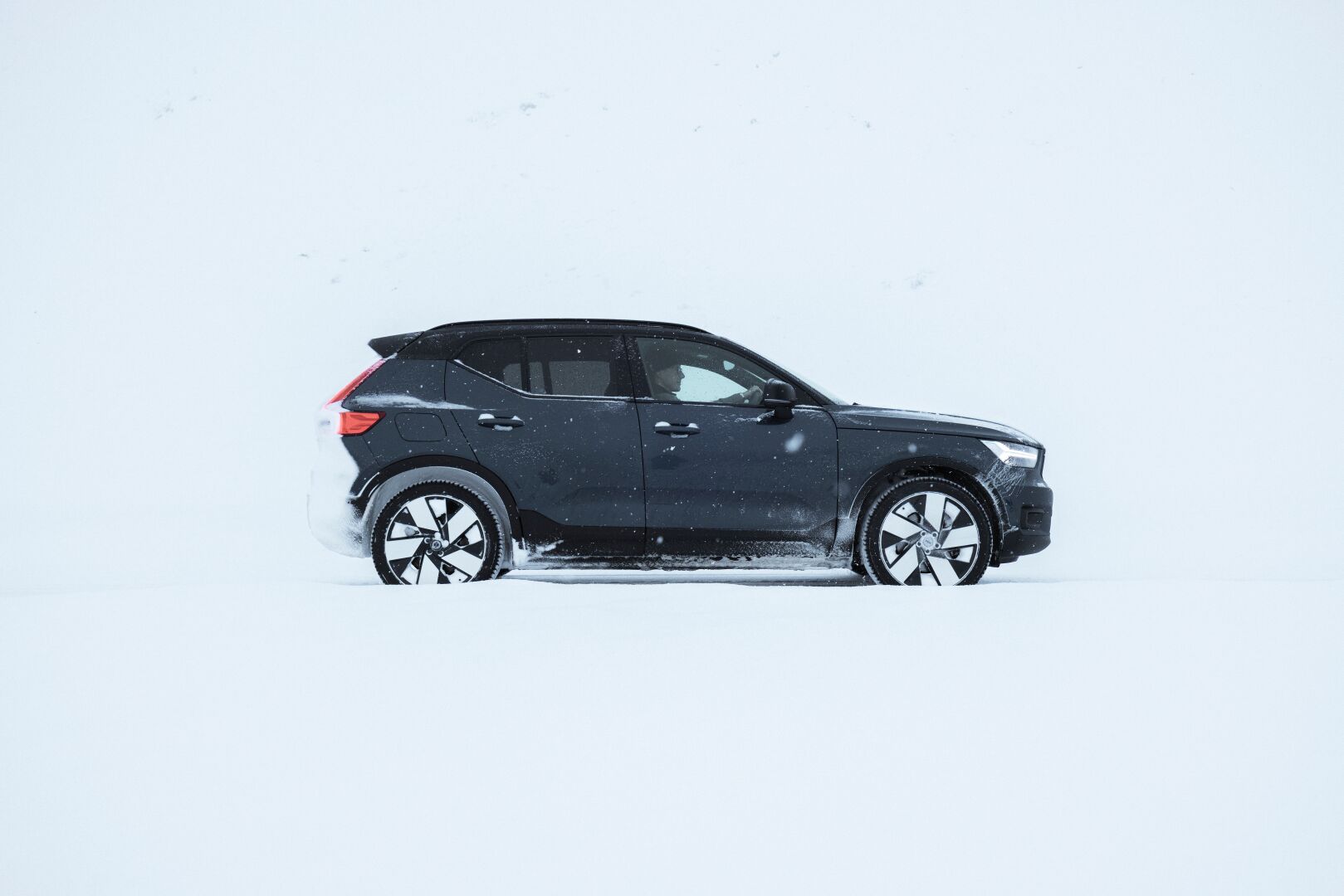 Nokian Tyres Hakkapeliitta R5 - Pure safety / Nokian Tyres